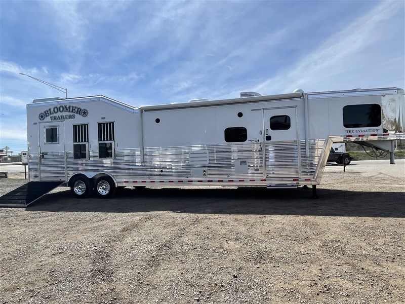 2023 Bloomer Evolution 14'11 Shortwall by Outlaw