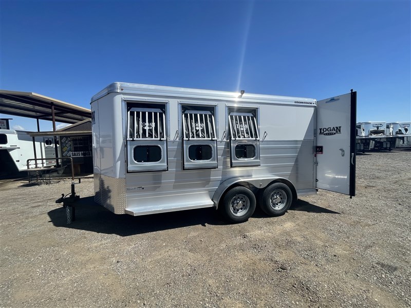 2023 Logan Bullseye 3 horse bumper front tack