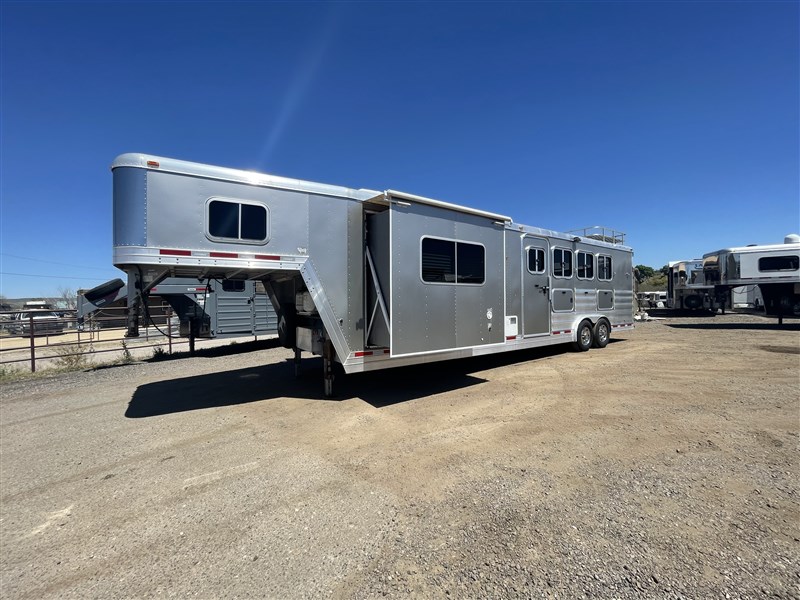 2009 Featherlite 4 Horse 13' S/W