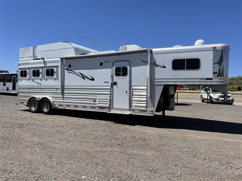 2016 Platinum 3 Horse w/ Outlaw Conversions