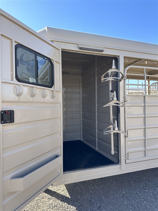 2024 Swift Built 20' Stock Combo Single Tack Door