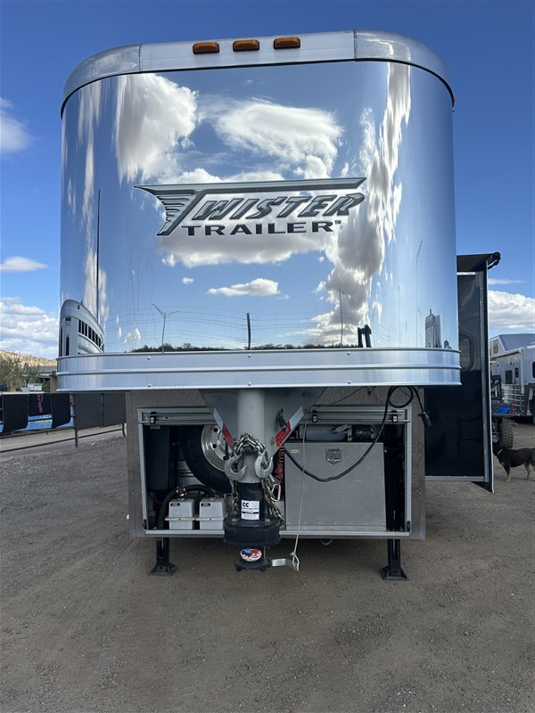 2018 Twister 17' sw 5 Horse w/ AIR-RIDE and DIESEL GEN