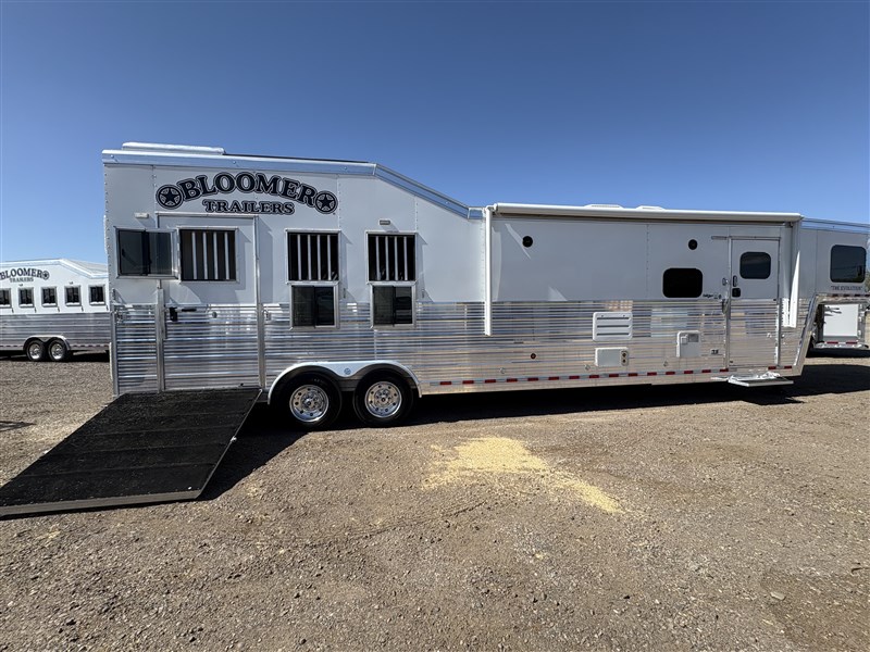 2023 Bloomer Slightly used Evolution 14'11 Shortwall by Outlaw