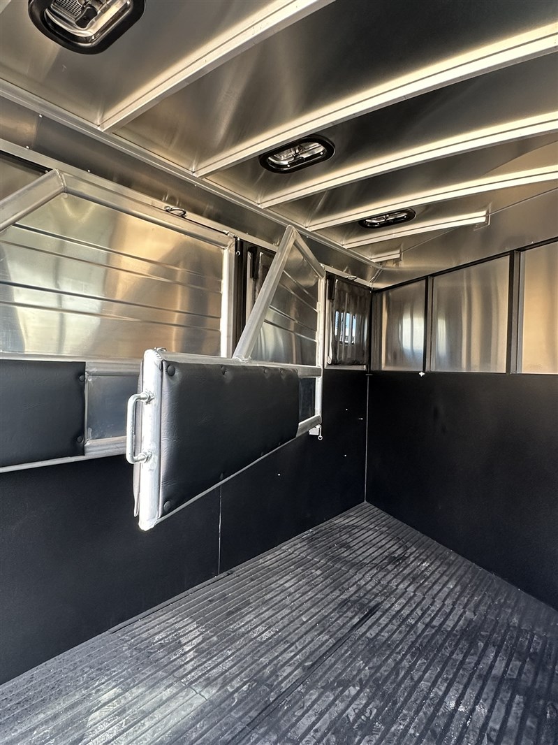 2026 Logan 3 Horse Gooseneck Bullseye