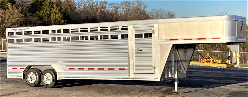 2022 Featherlite 8127