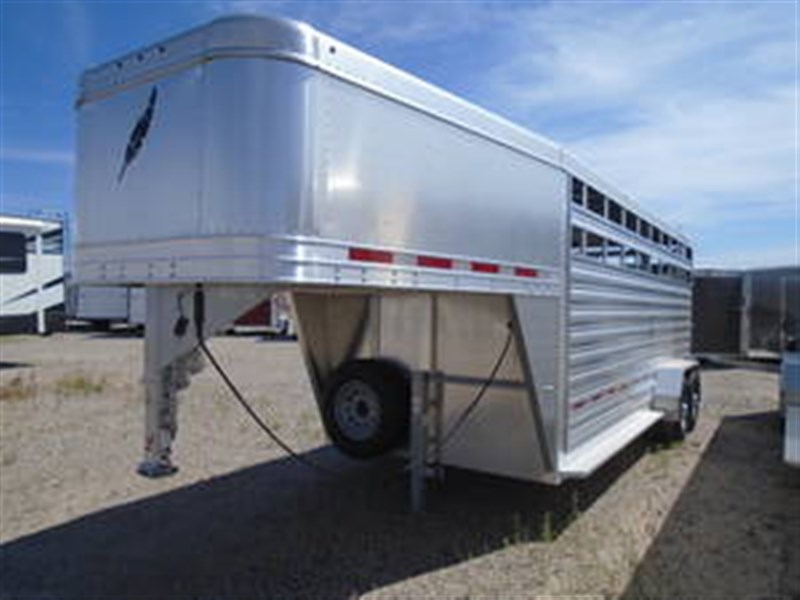 2023 Featherlite Featherlite stock trailer 8117 GN