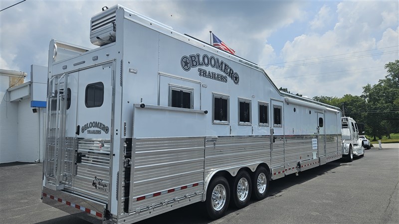 2024 Bloomer 5 Horse LQ