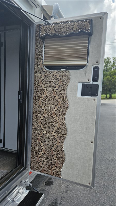 2024 Bloomer 5 Horse LQ