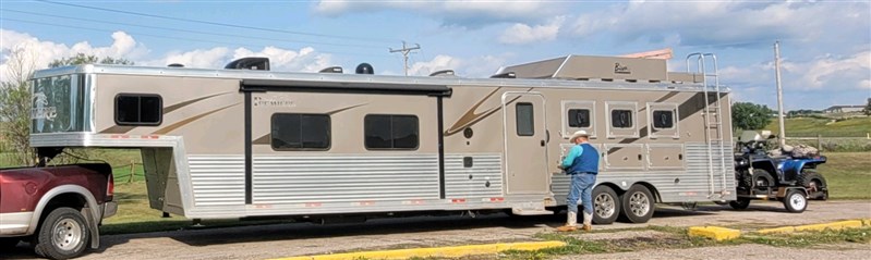 2017 Bison 46 FT Premiere 8317 PRDS washer/dryer