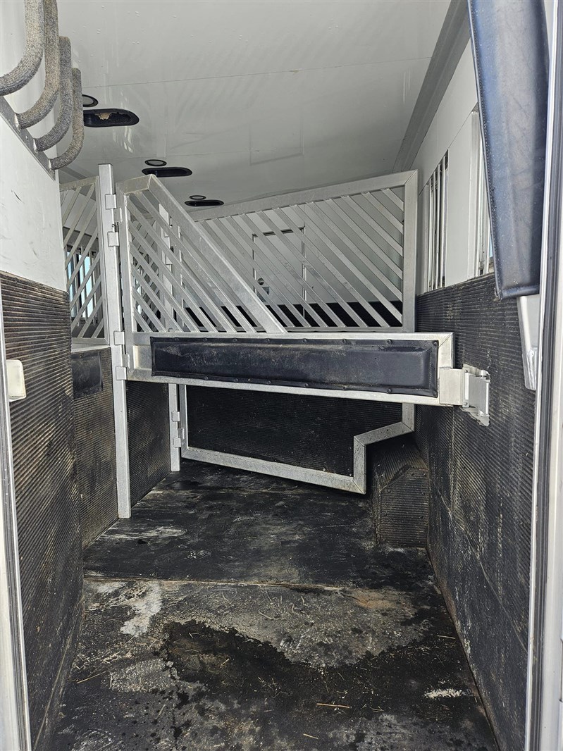 2008 Bloomer 3H SLIDE Duster Conv 5500 Onan 16ft SW Haypod Ramp