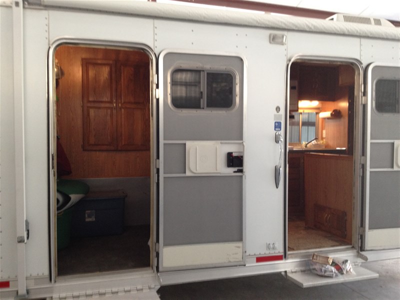 2001 FEATHERLITE 9684