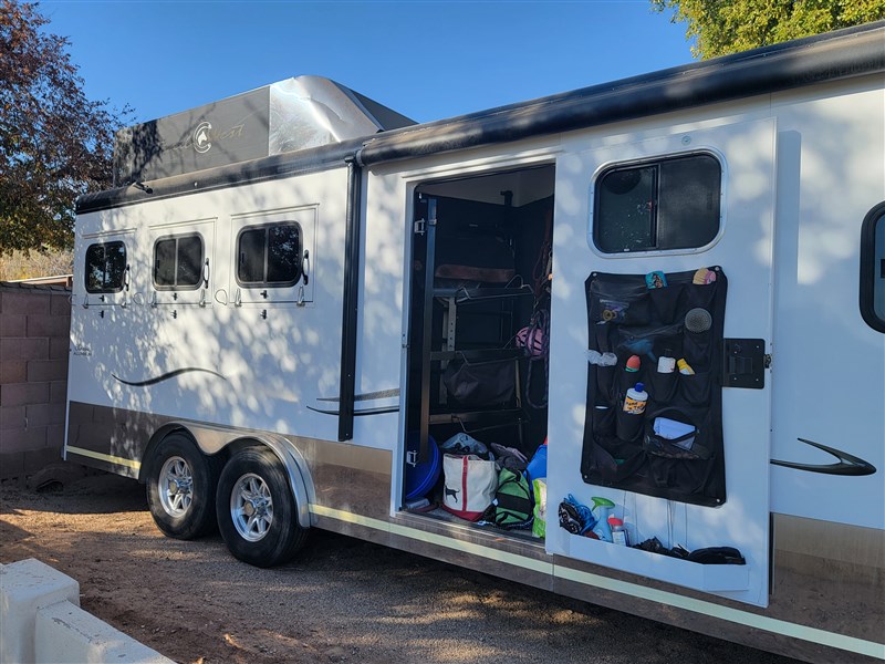 2019 Trails West Classic 11'SW 3 Horse Living Quarter