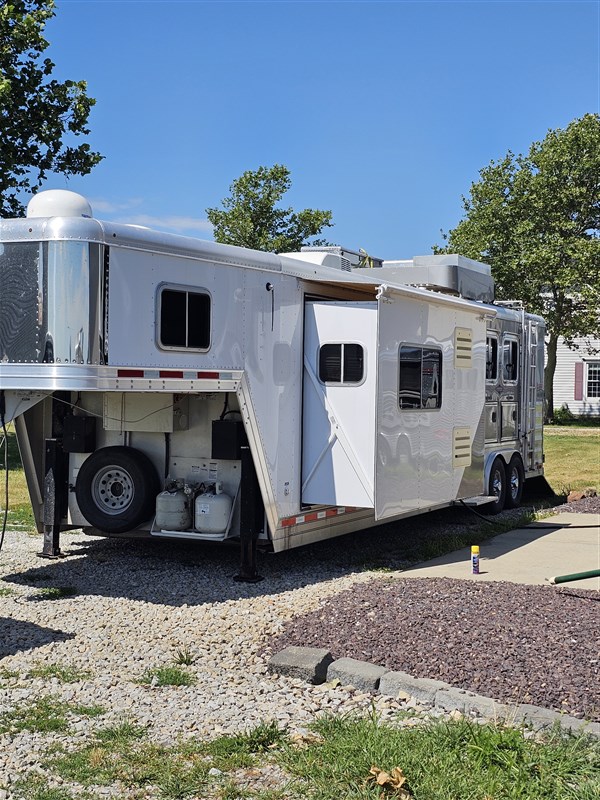 2015 Featherlite 8581-3HOB-STD