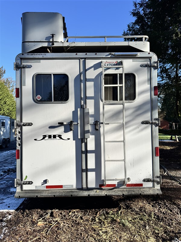 2017 Featherlite 9821-411B-STD