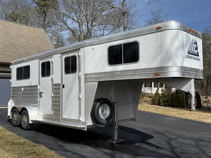 2012 ELITE 2 Horse Gooseneck