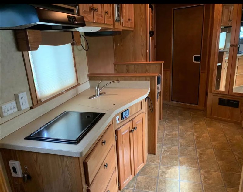 2005 Featherlite 8545