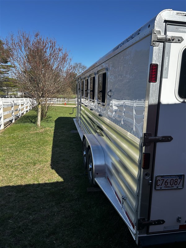 2021 Featherlite 5 Horse Slant 8541-705-HSTD