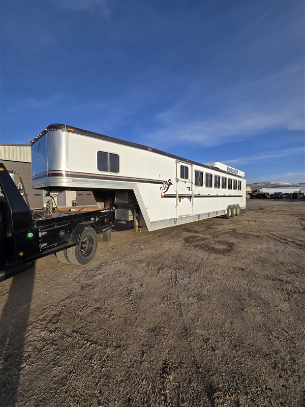 2009 Featherlite Aluminum 8 Horse