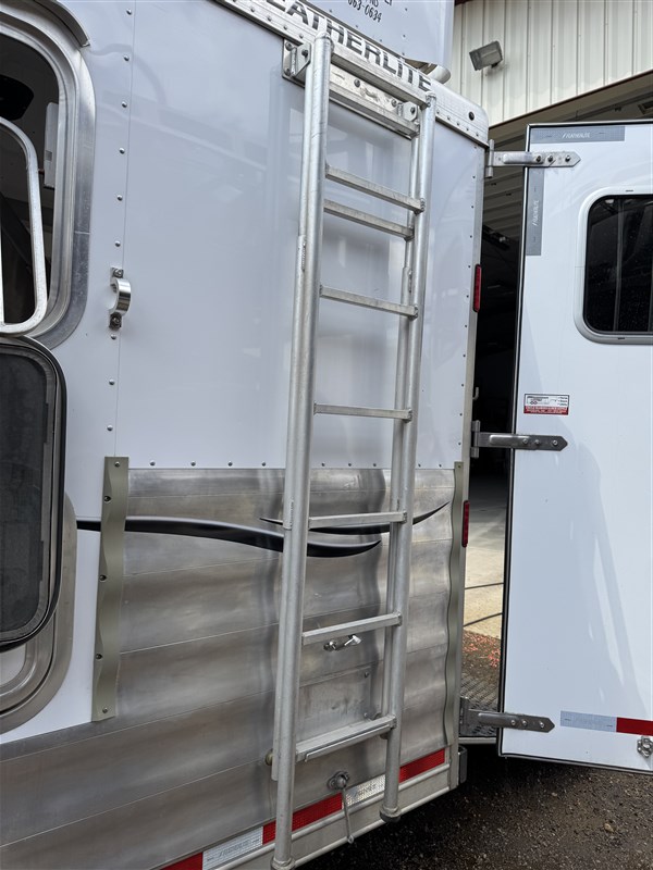 2016 Featherlite 8581-3HOB-STD