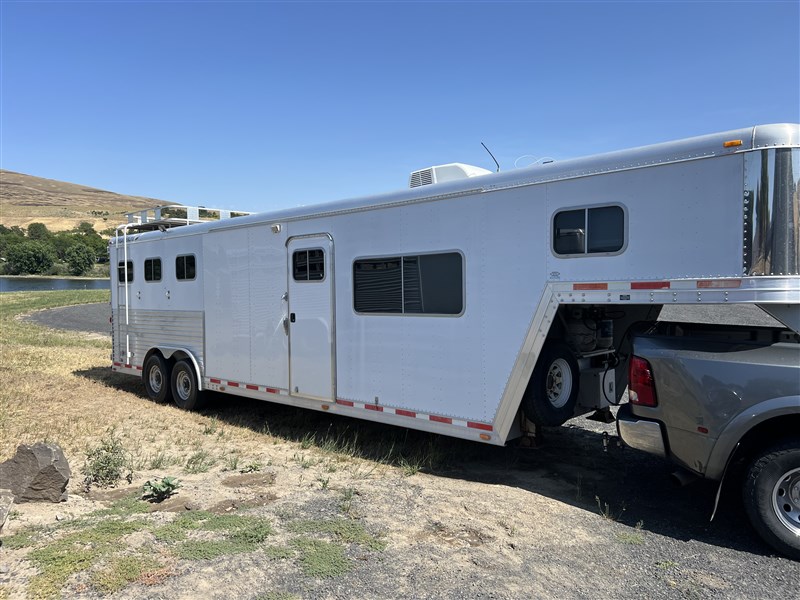 2000 Featherlite 3 horse