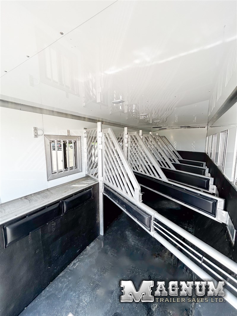 2016 Bloomer 6 Horse Gooseneck w/ Trainer's Tack