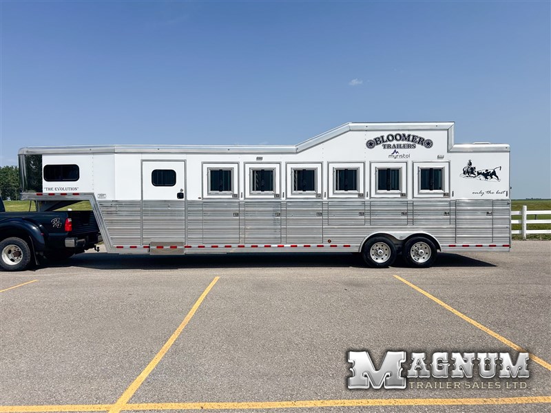 2016 Bloomer 6 Horse Gooseneck w/ Trainer's Tack