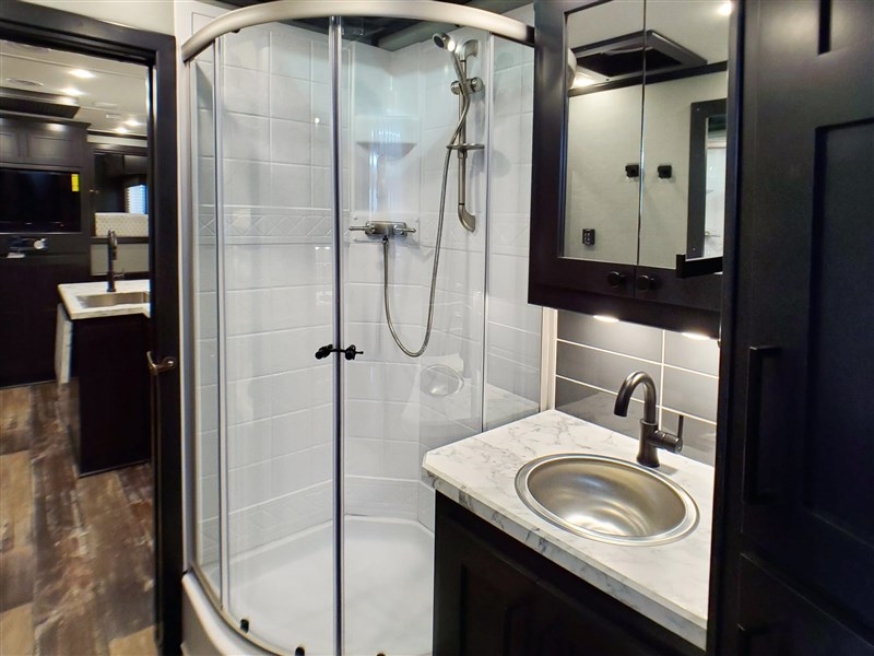 2020 4 Star Living Quarters
