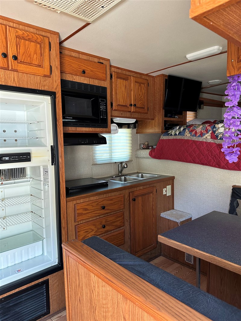 2006 Featherlite 8581