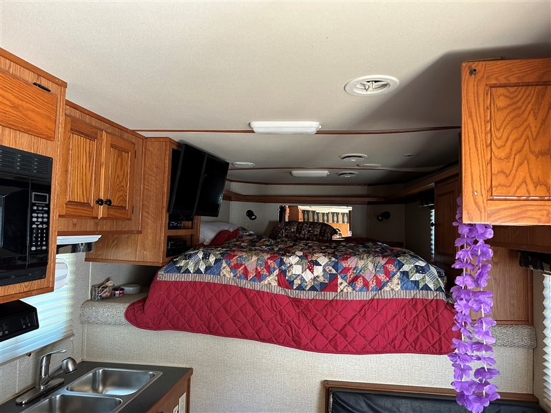 2006 Featherlite 8581