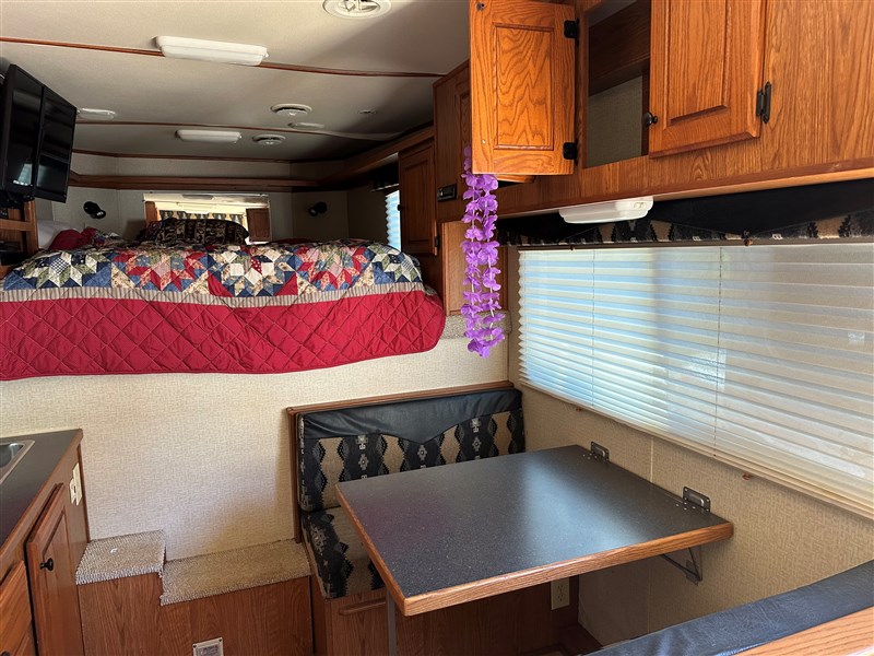 2006 Featherlite 8581