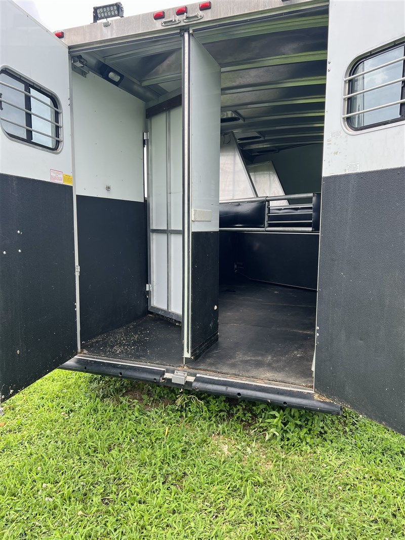 2004 Sundowner XL 7’6” Tall