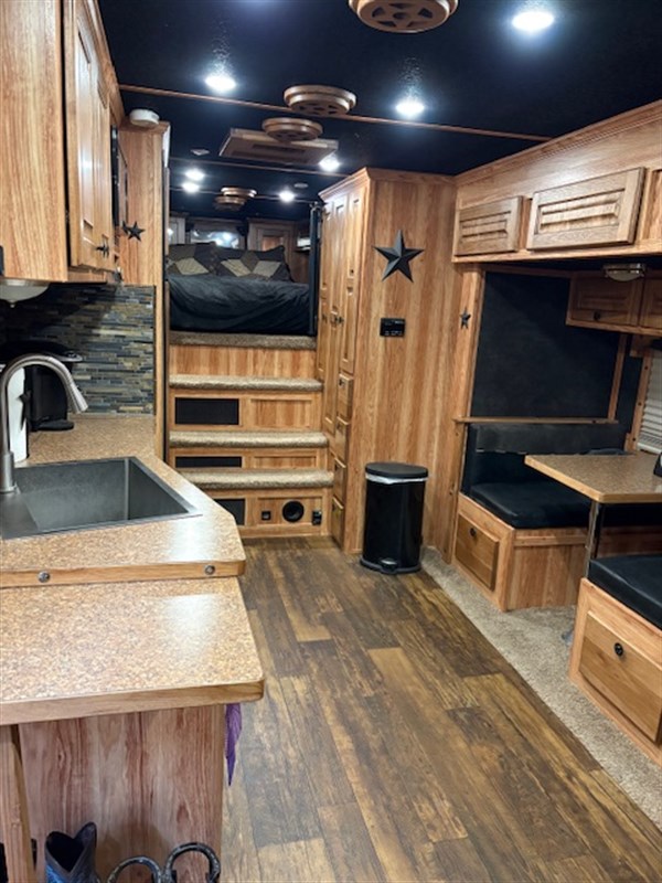 2015 Featherlite 8581