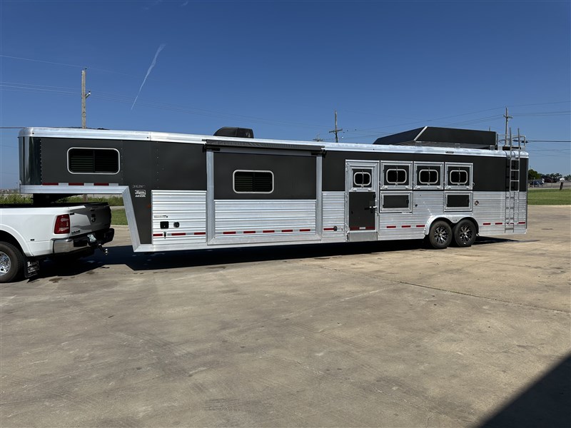 2021 logan 4H 14' LQ W/slide load, rear tack + generator