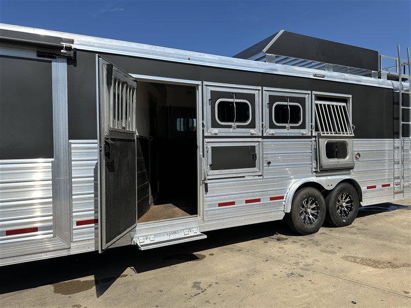 2021 logan 4H 14' LQ W/slide load, rear tack + generator