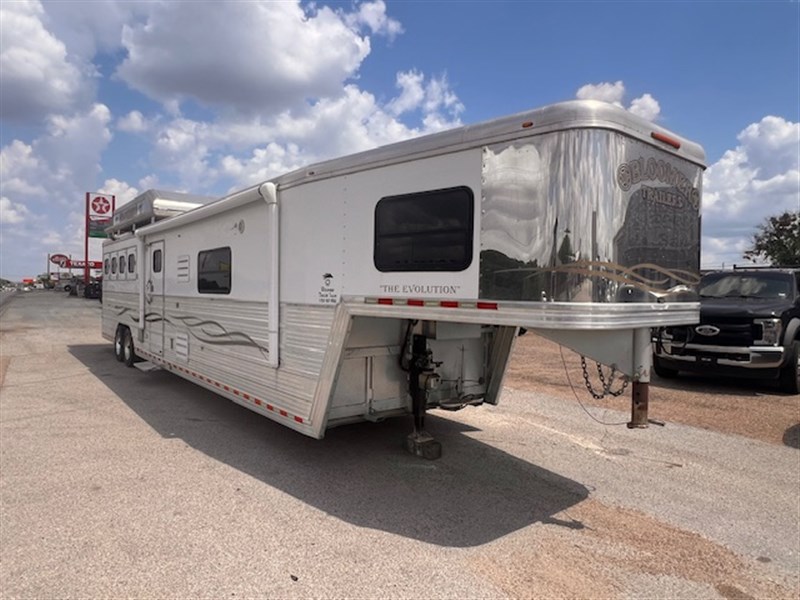 2007 Bloomer Evolution 4 Horse w/slide