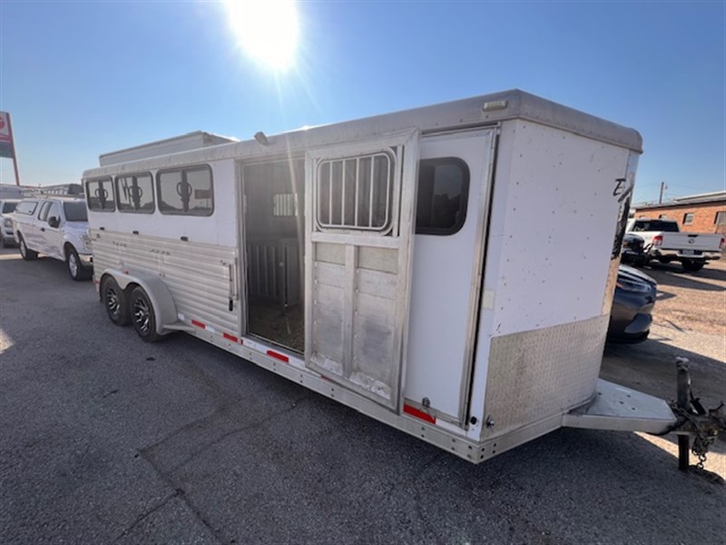 2013 Exiss 8 Pen Stock Show Trailer
