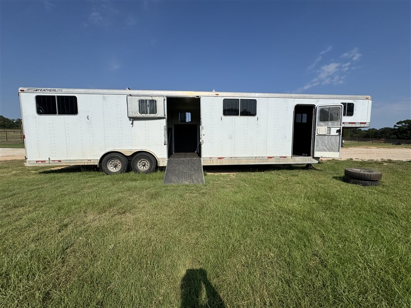 2003 Featherlite 9810