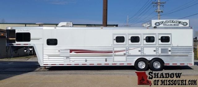 2002 Bloomer 4H 14' LQ w/Bunks, Onan, Mangers, Hay Rack etc.