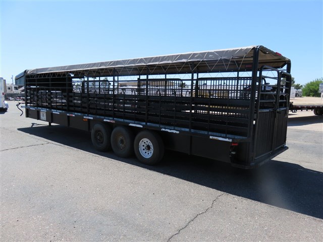 2010 Circle W 32ft Stock Gooseneck Trailer!