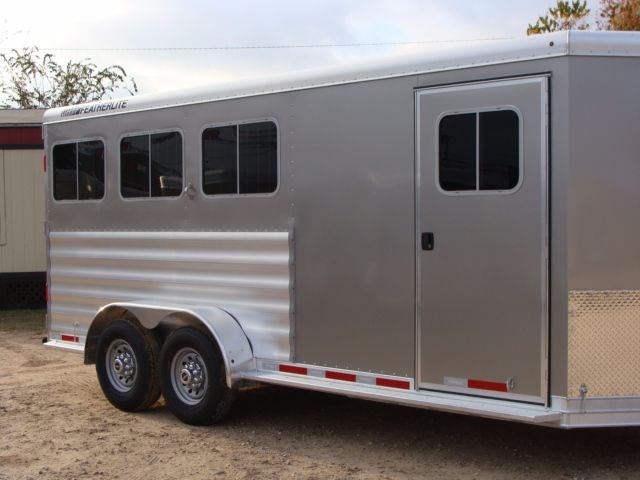 2017 FEATHERLITE 9409