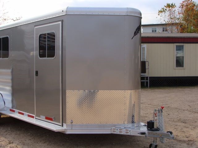 2017 FEATHERLITE 9409