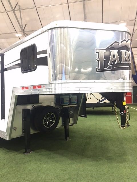 2017 BISON COACH LAREDO 8311LD