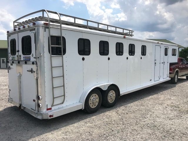 1989 Tracer 6 Horse with midtack, side ramp, and rear ramp