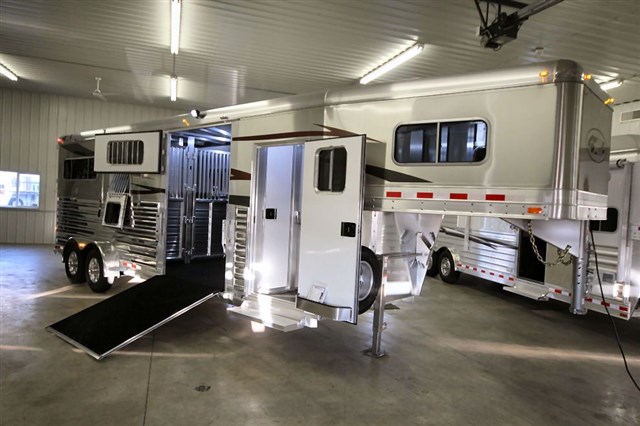 2018 4 Star Larger stalls & Box stall. Loaded, A.S Clean Coat