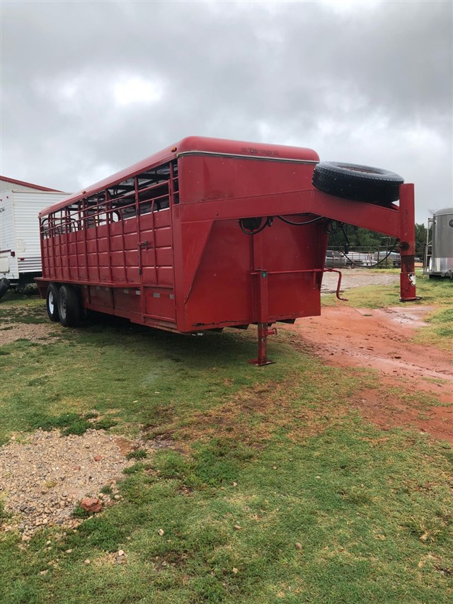 1995 CM 6'X24' LIVESTOCK W/FULL METAL ROOF 8,000# axles