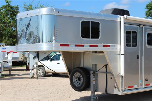 2015 Featherlite 8533 with Living Quarters