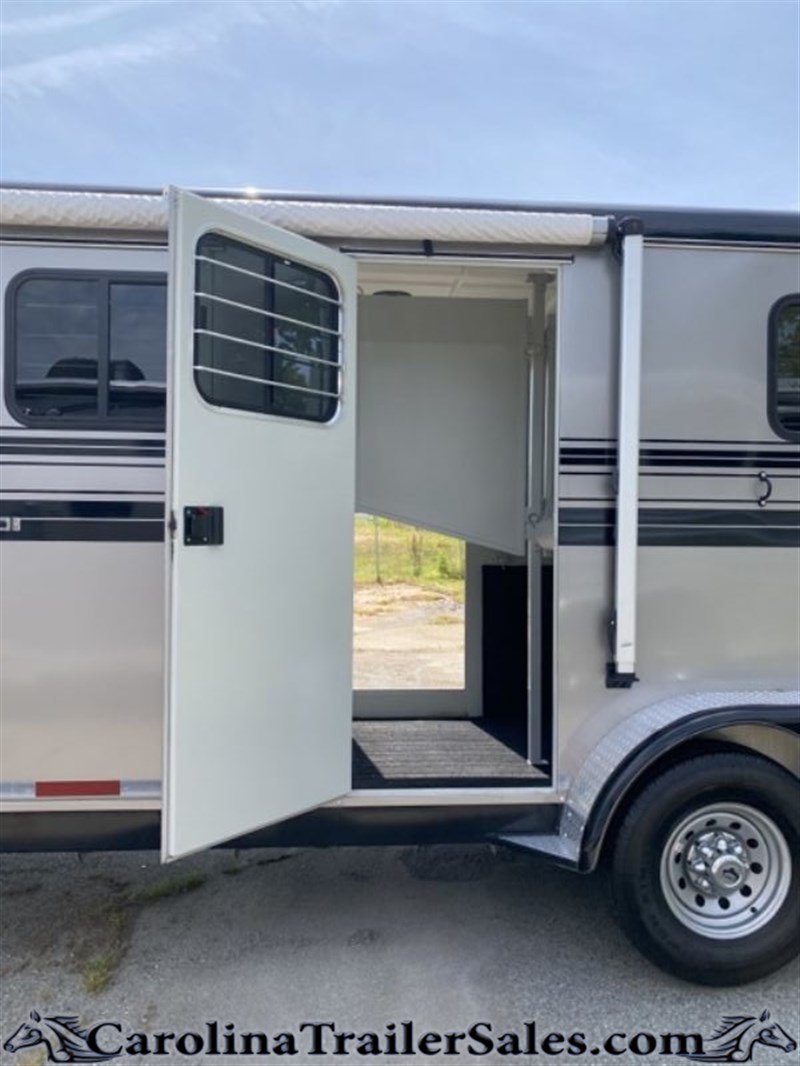 2012 Hawk 2H Straight Load, Mid Tack, Electric, Like New!