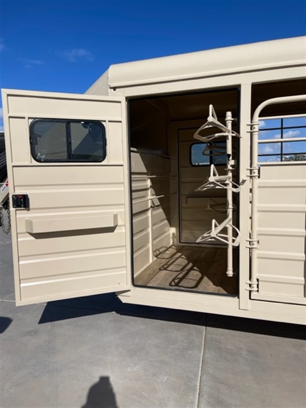 2023 Swift Built 24' double tack