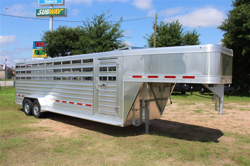 2023 Featherlite 8117 - 24' Gooseneck Livestock Trailer