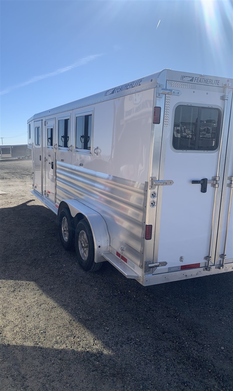 2025 Featherlite 9600 3 H Slant Horse Trailer